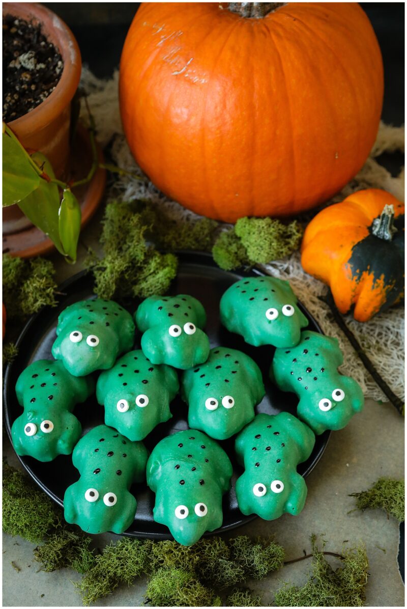 Frog Cake Pops - Sugar Maple Farmhouse