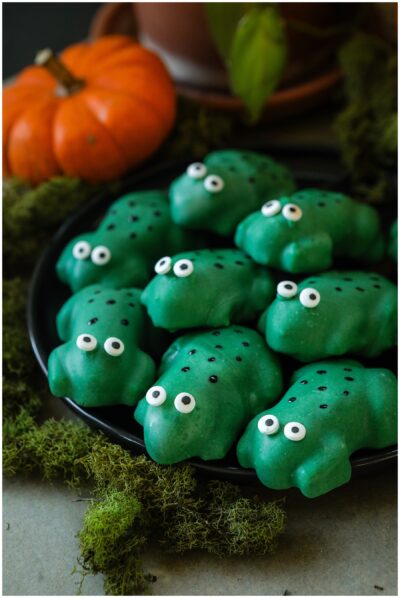 Frog Cake Pops - Sugar Maple Farmhouse