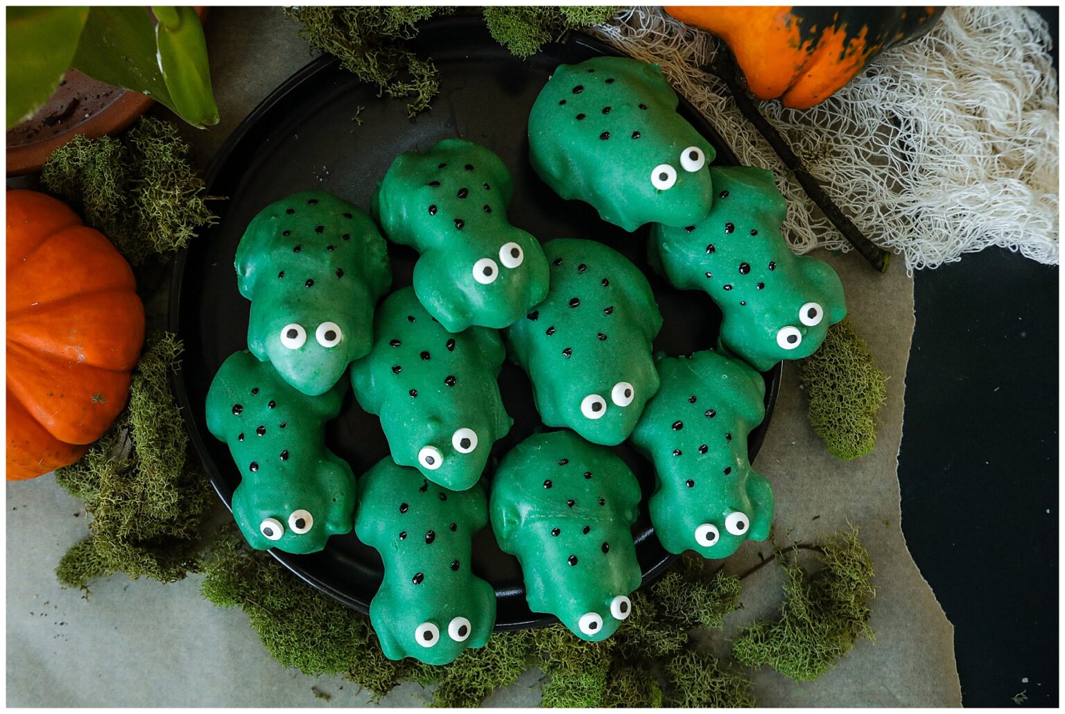 Frog Cake Pops - Sugar Maple Farmhouse