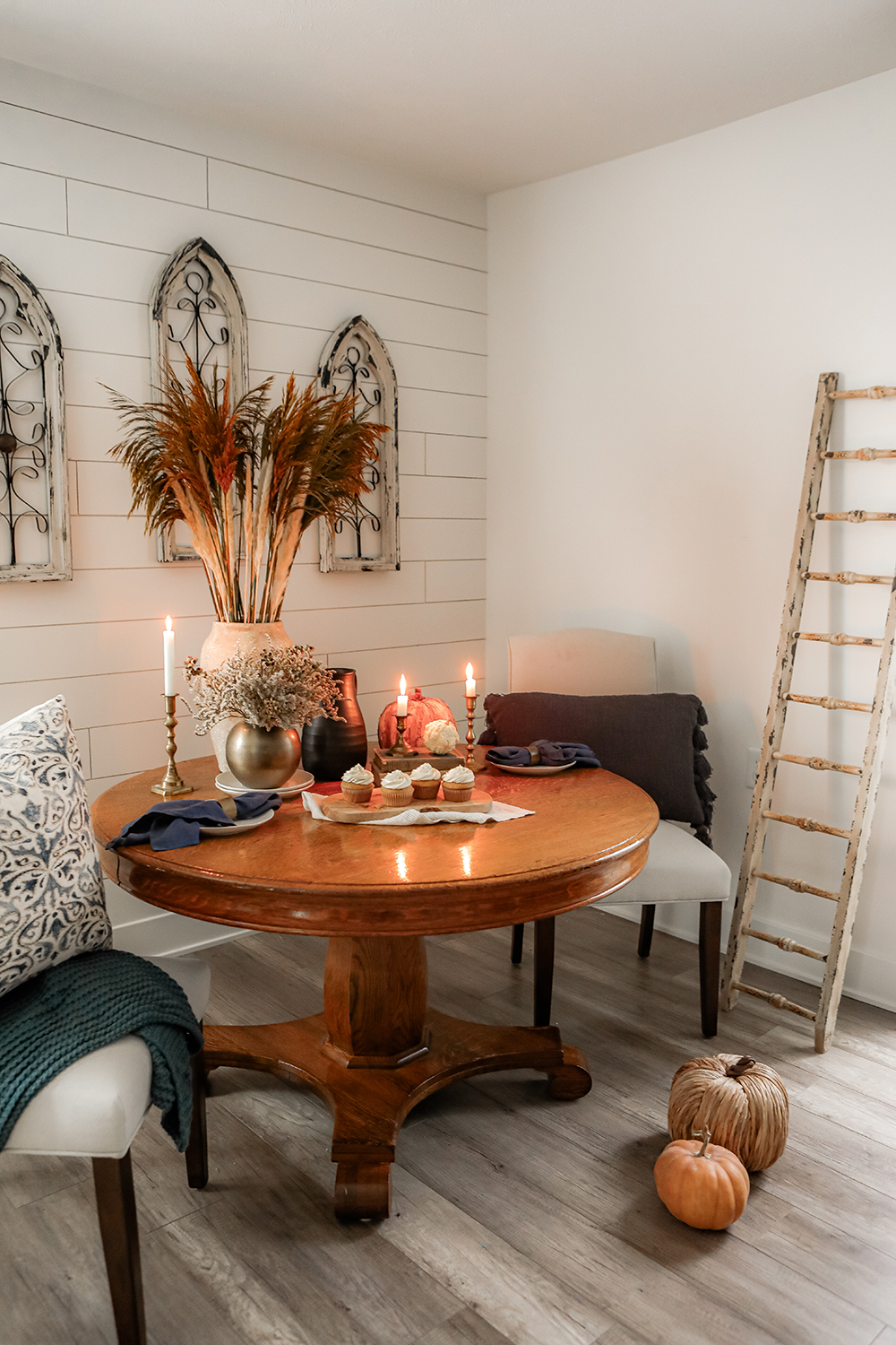 Neutral fall tablescape for a small space - Sugar Maple Farmhouse